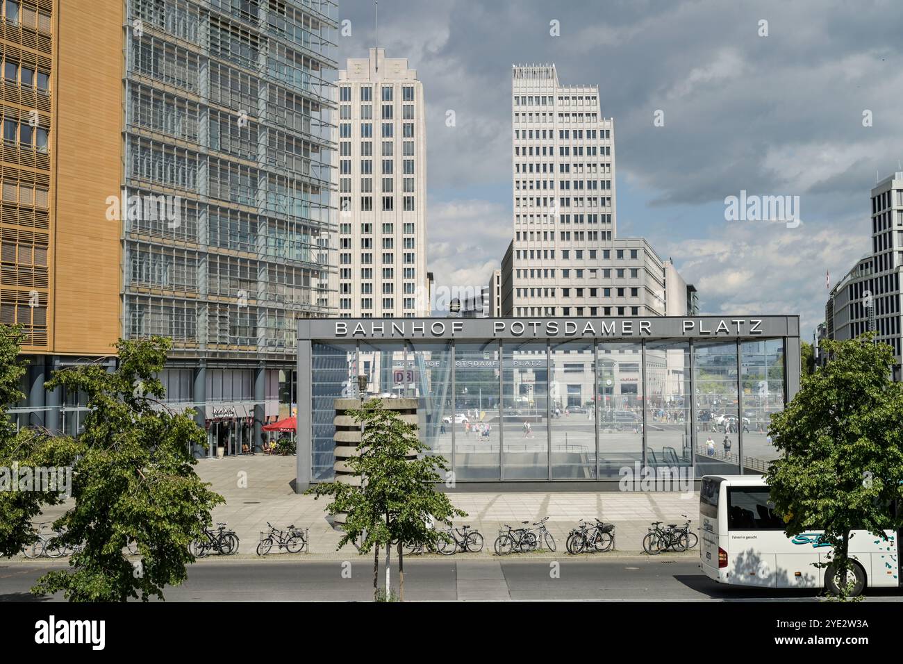 Train station, Hotel Ritz Carlton, Beisheim Center, Potsdamer Platz ...