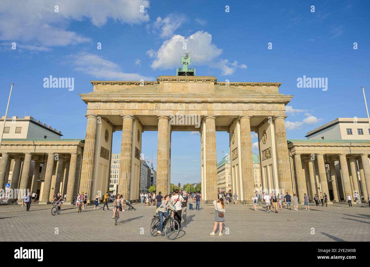 Brandenburg Gate back view, Platz des 18. März, Mitte, Berlin, Germany ...