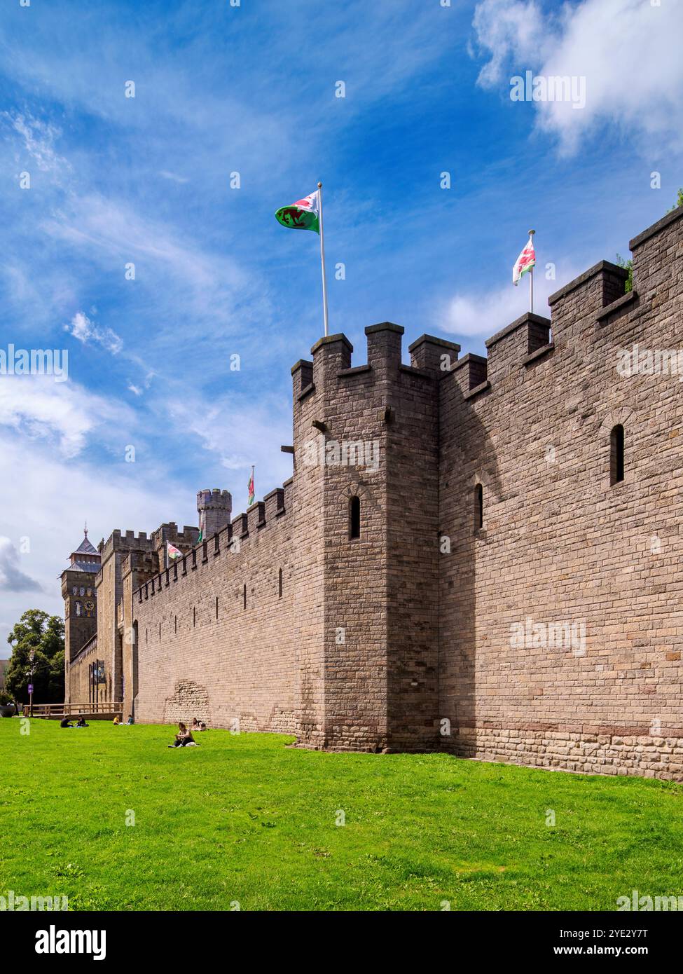 Cardiff castle medieval victorian hi-res stock photography and images ...
