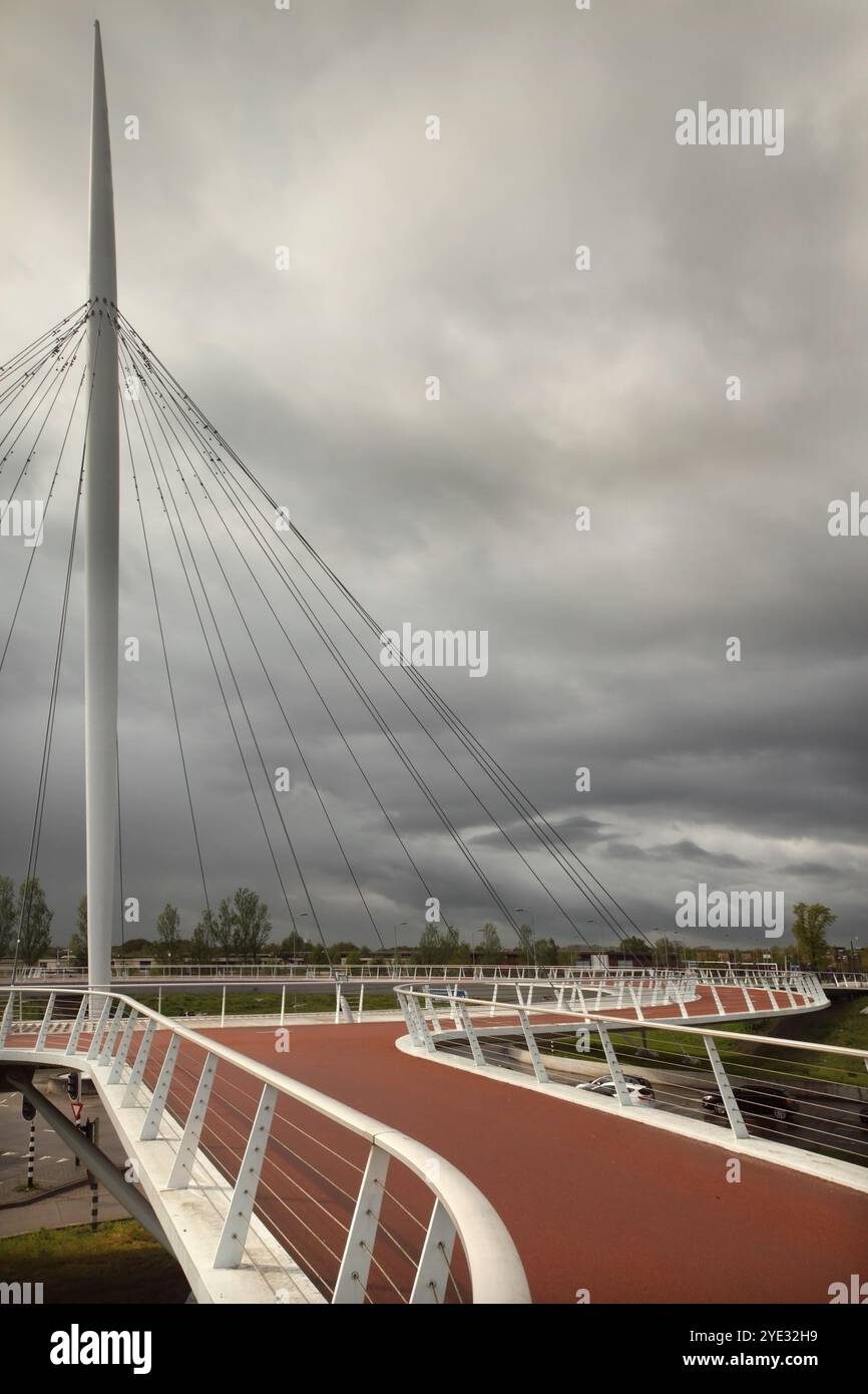 The elevated "Hovenring" cycle / pedestrian elevated roundabout ...