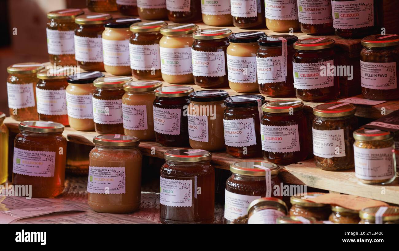 Jam jars display market hi-res stock photography and images - Alamy