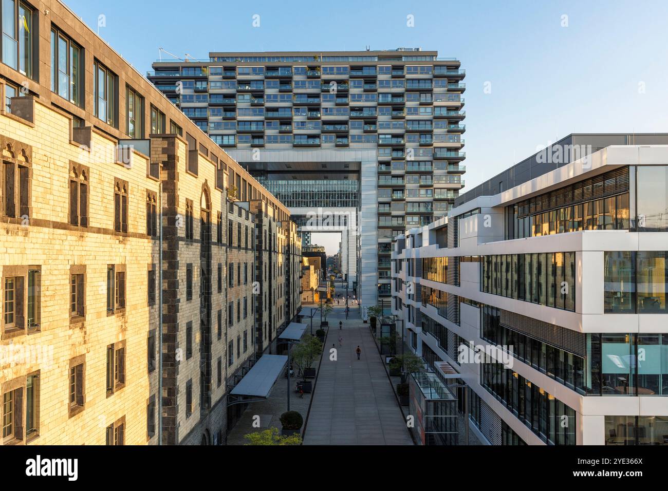 the apartment and office building Halle 11 (left), the Crane Houses and ...