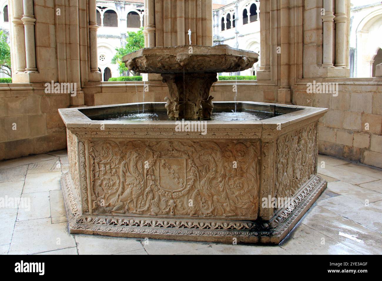 Alcobaca monastery fountain architecture hi-res stock photography and ...