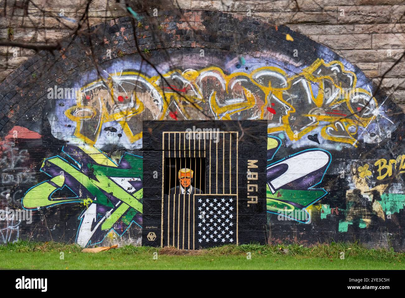 Donald trump behind bars hi-res stock photography and images - Alamy