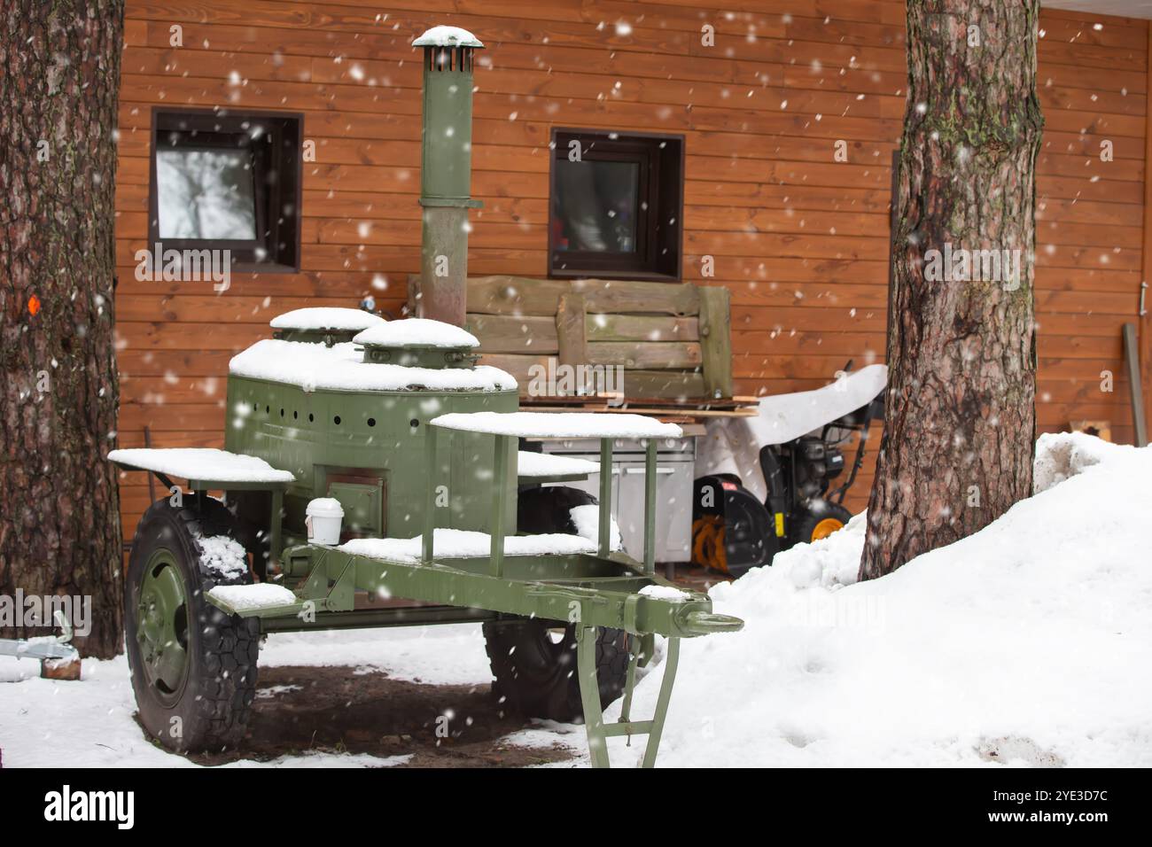 Military mobile field kitchen in winter Stock Photo - Alamy