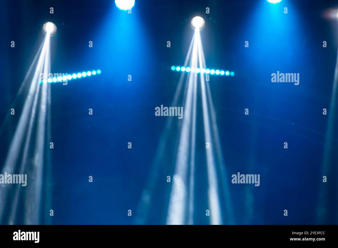 Rays stage spotlights hi-res stock photography and images - Alamy