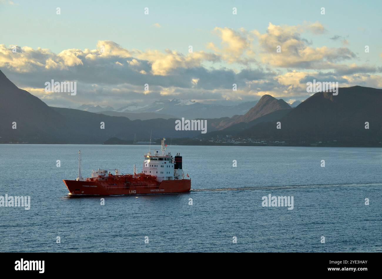 Lng boat gas hi-res stock photography and images - Alamy
