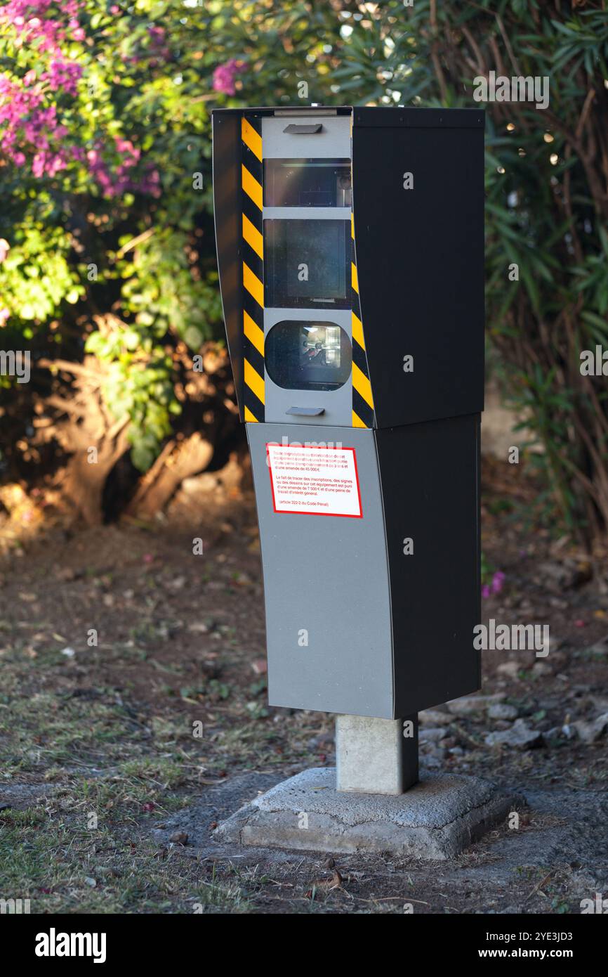An automatic radar alongside a busy road Stock Photo - Alamy