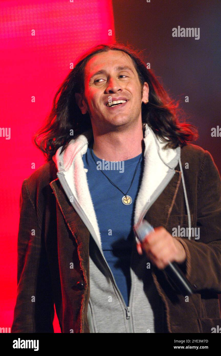 Povia radio italia 2006 hi-res stock photography and images - Alamy