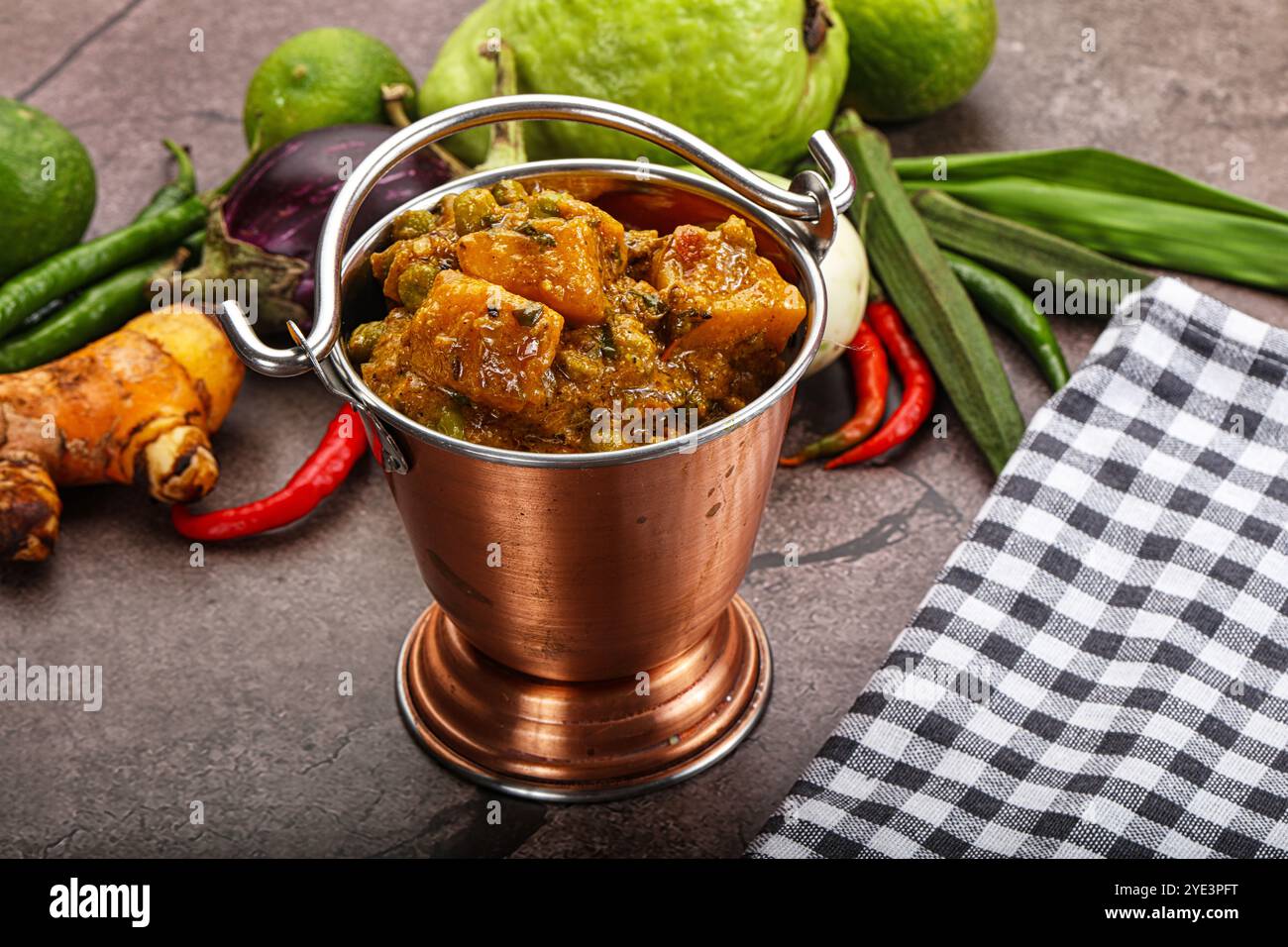Indian traditional cuisine Aloo mutter - potato with green peas Stock ...