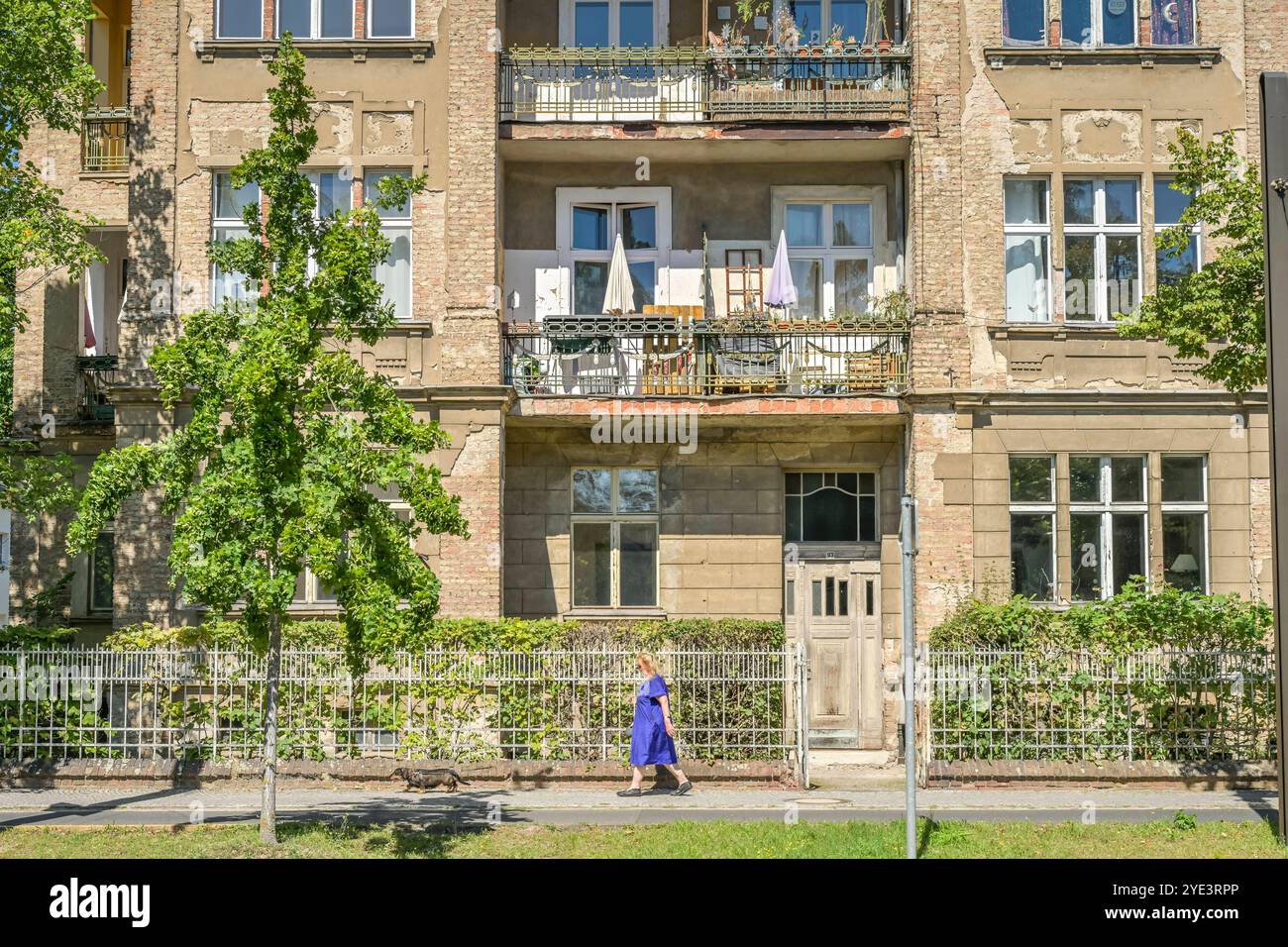 Verfallendes Haus, kaputte Fassade, Berliner Straße 93, Berliner ...