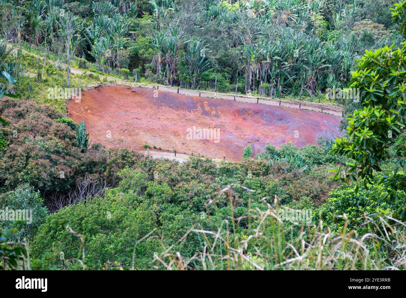 23 farbige Erde Naturpark, 23 coloured earth Park, La Vallee des ...