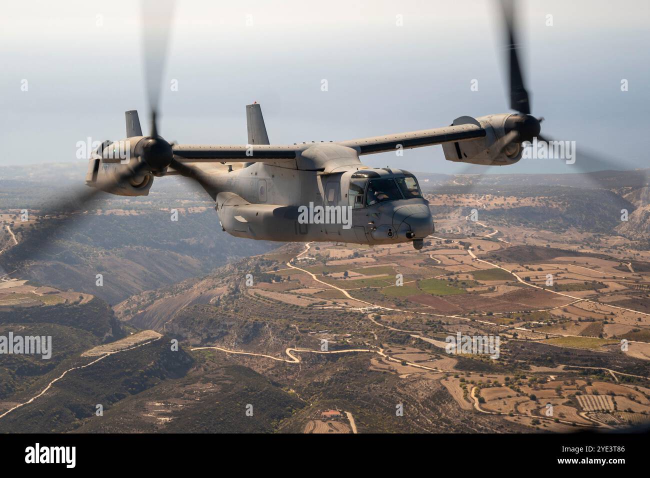 A U.S Marine Corps MV-22B Osprey tiltrotor aircraft with Marine Medium ...