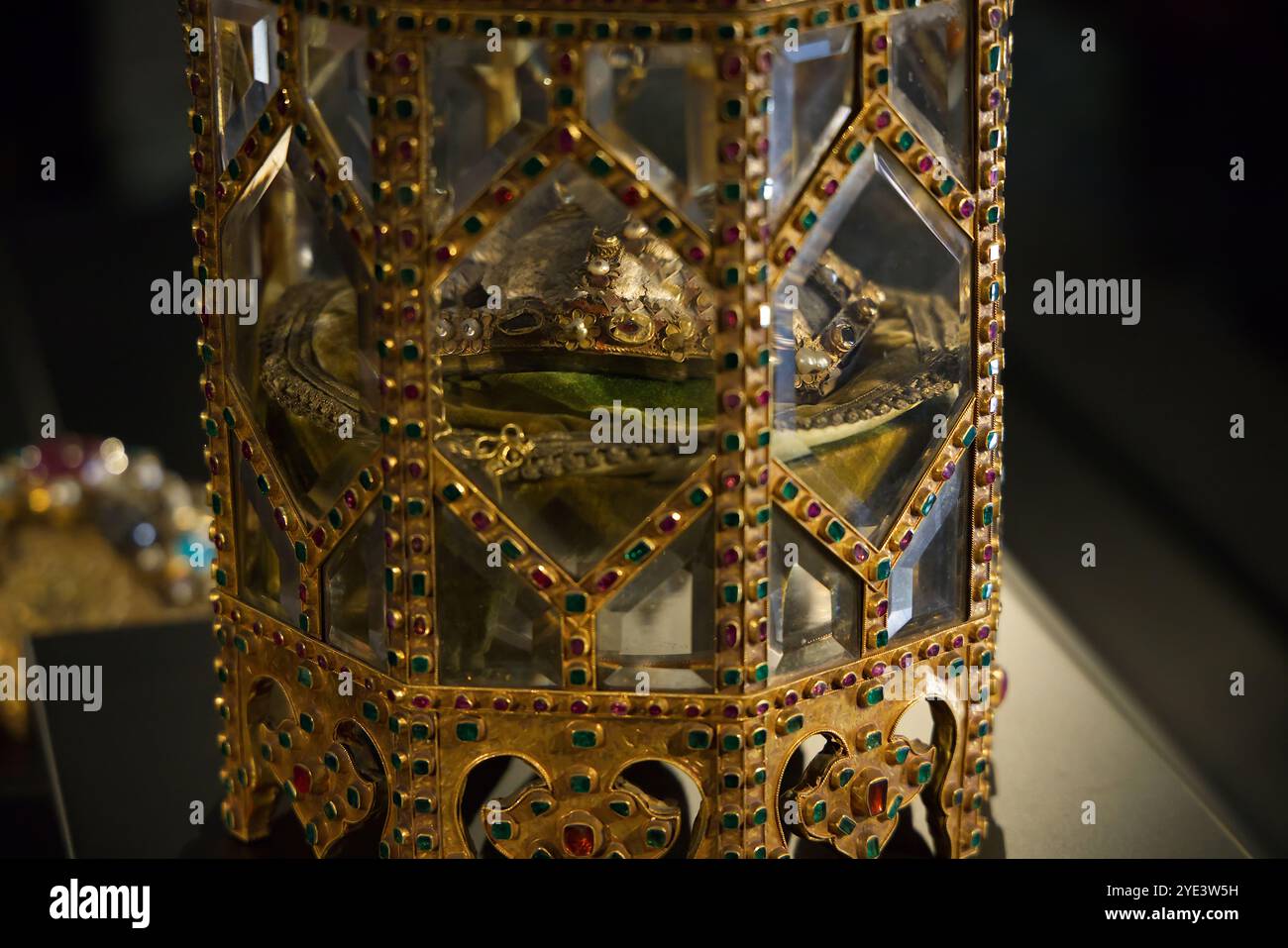 Sacred Islamic Relics of Topkapi palace in Istanbul Stock Photo - Alamy
