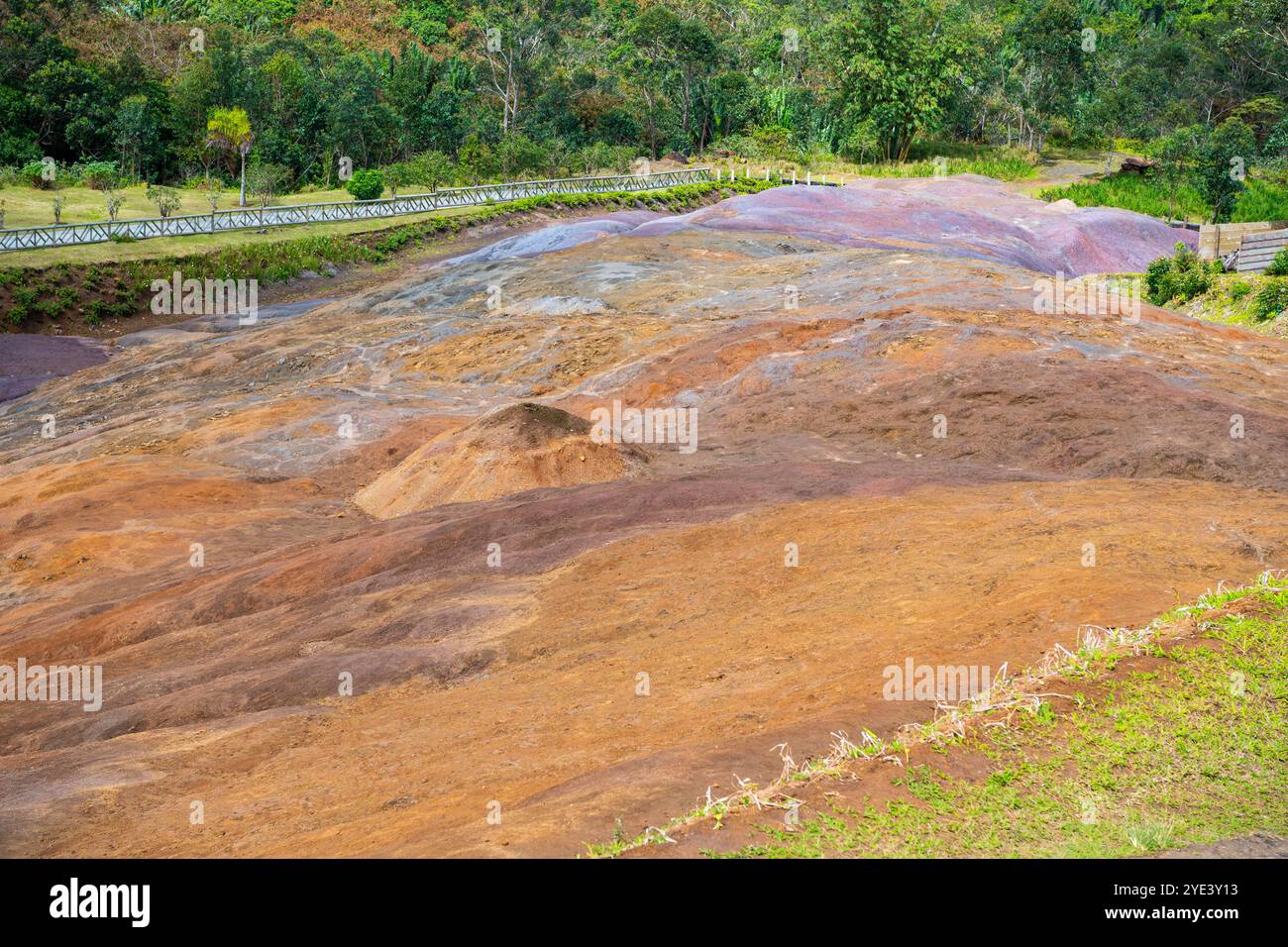 23 farbige Erde Naturpark, 23 coloured earth Park, La Vallee des ...