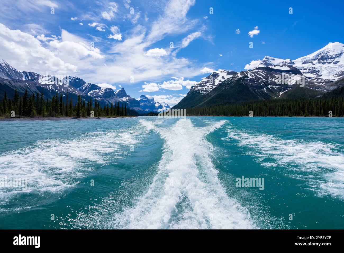Maligne Lake Cruise to the famous Spirit Island. Jasper National Park ...