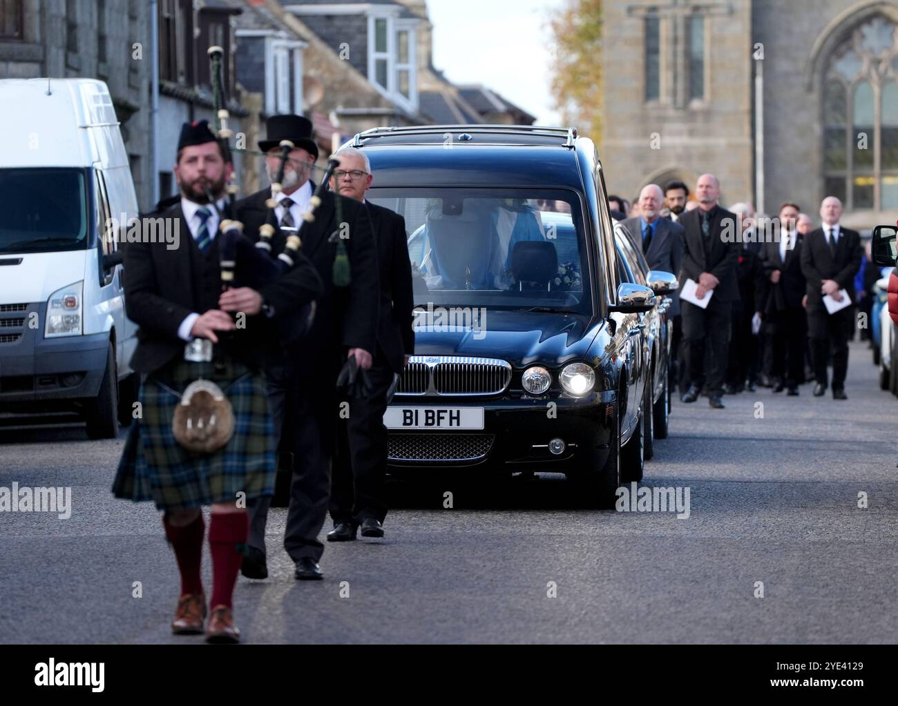 The funeral cortege leaves the funeral service for former first ...