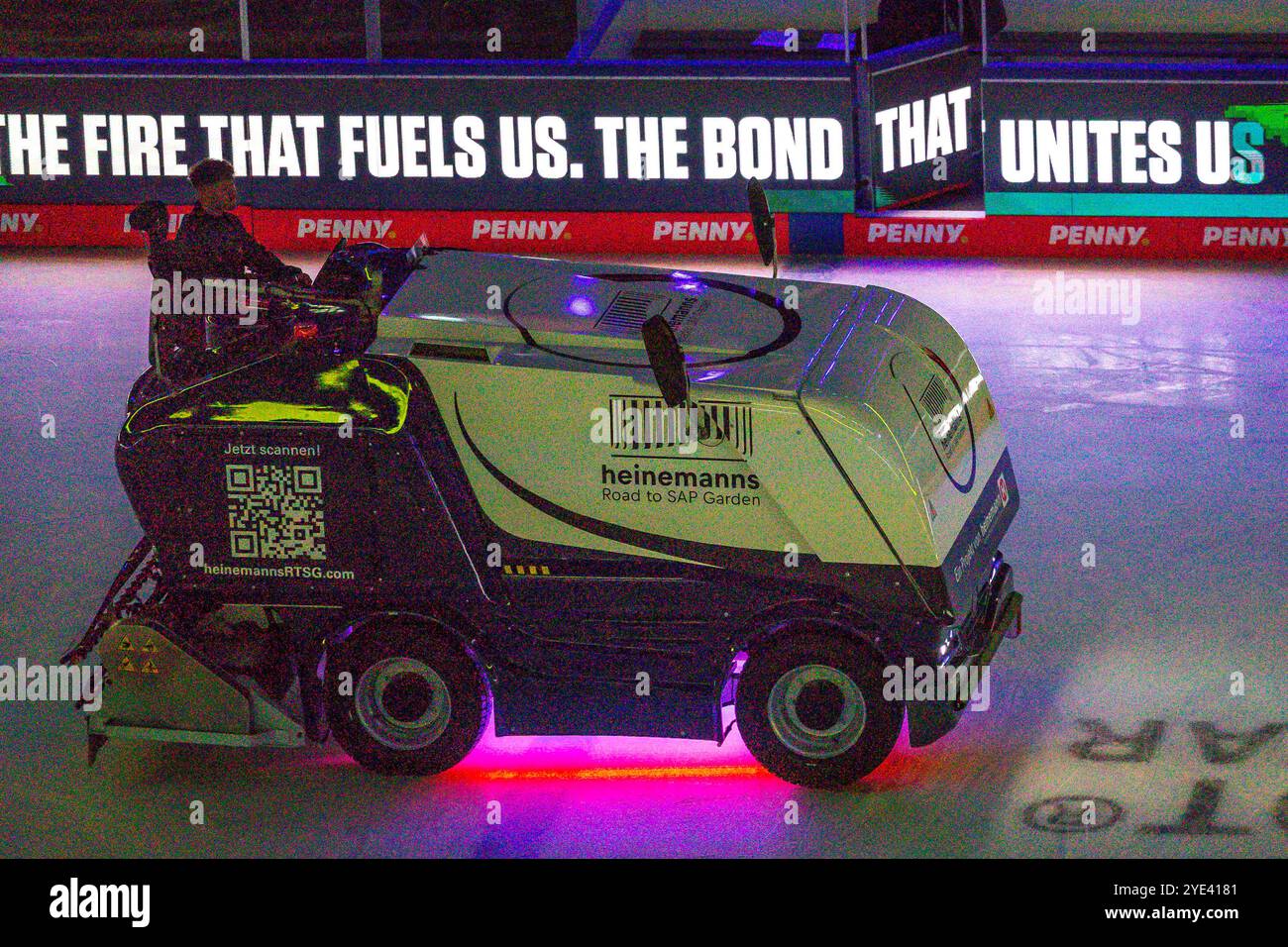 München, Deutschland 27. Oktober 2024: Penny DEL - 2024/2025 - Sp.13 ...