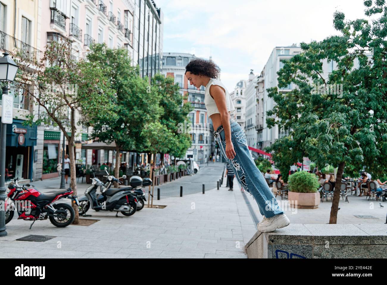 Man falling down building hi-res stock photography and images - Alamy