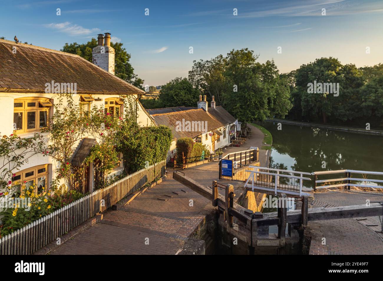 Hall Brook Cottage and Bottom Lock at Foxton Locks Canal Basin ...