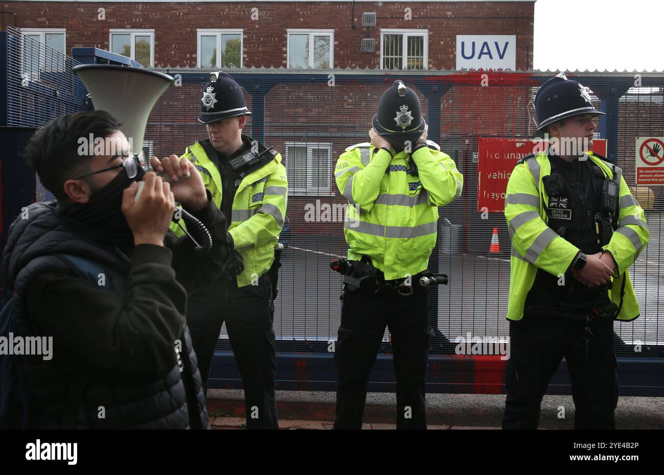 Shenstone, England, UK. 29th Oct, 2024. A police officers covers his ...