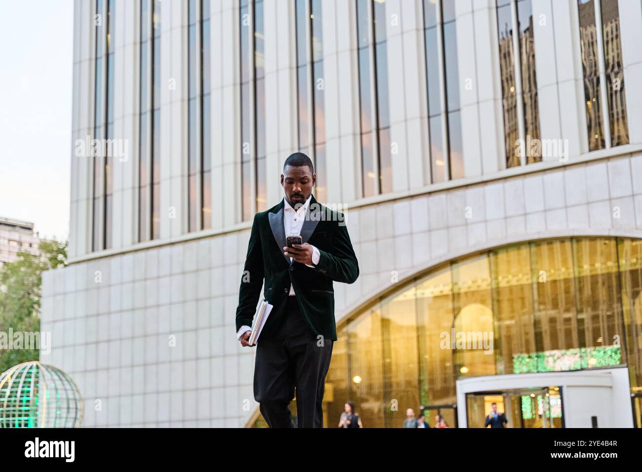 Businessman leaving office hi-res stock photography and images - Alamy