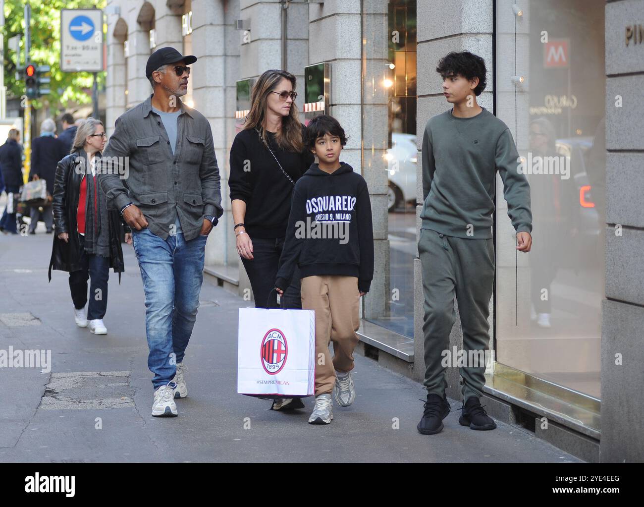 Camicia verde militare hi-res stock photography and images - Alamy