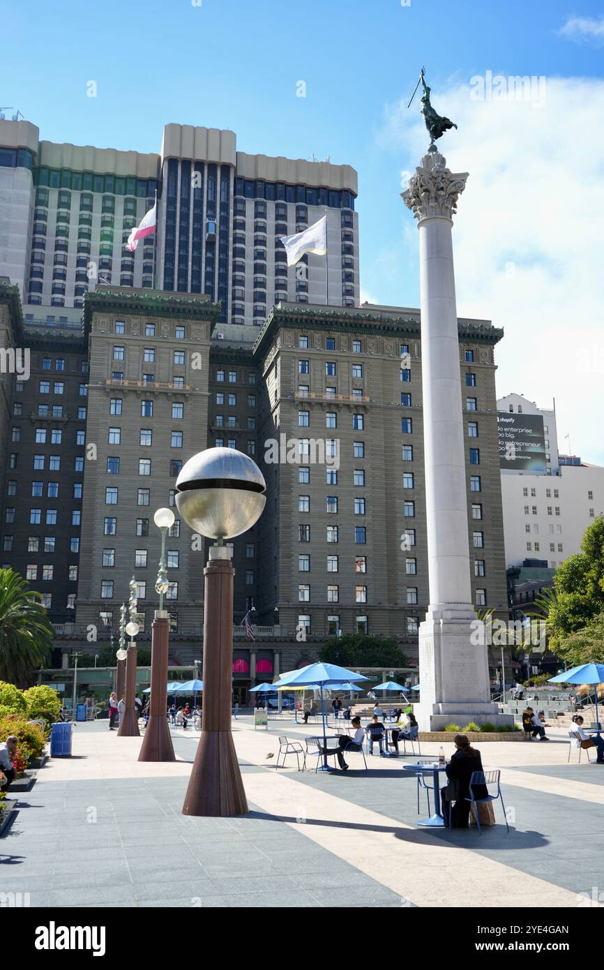 The Dewey Monument in Union Square under a blue sky Stock Photo - Alamy
