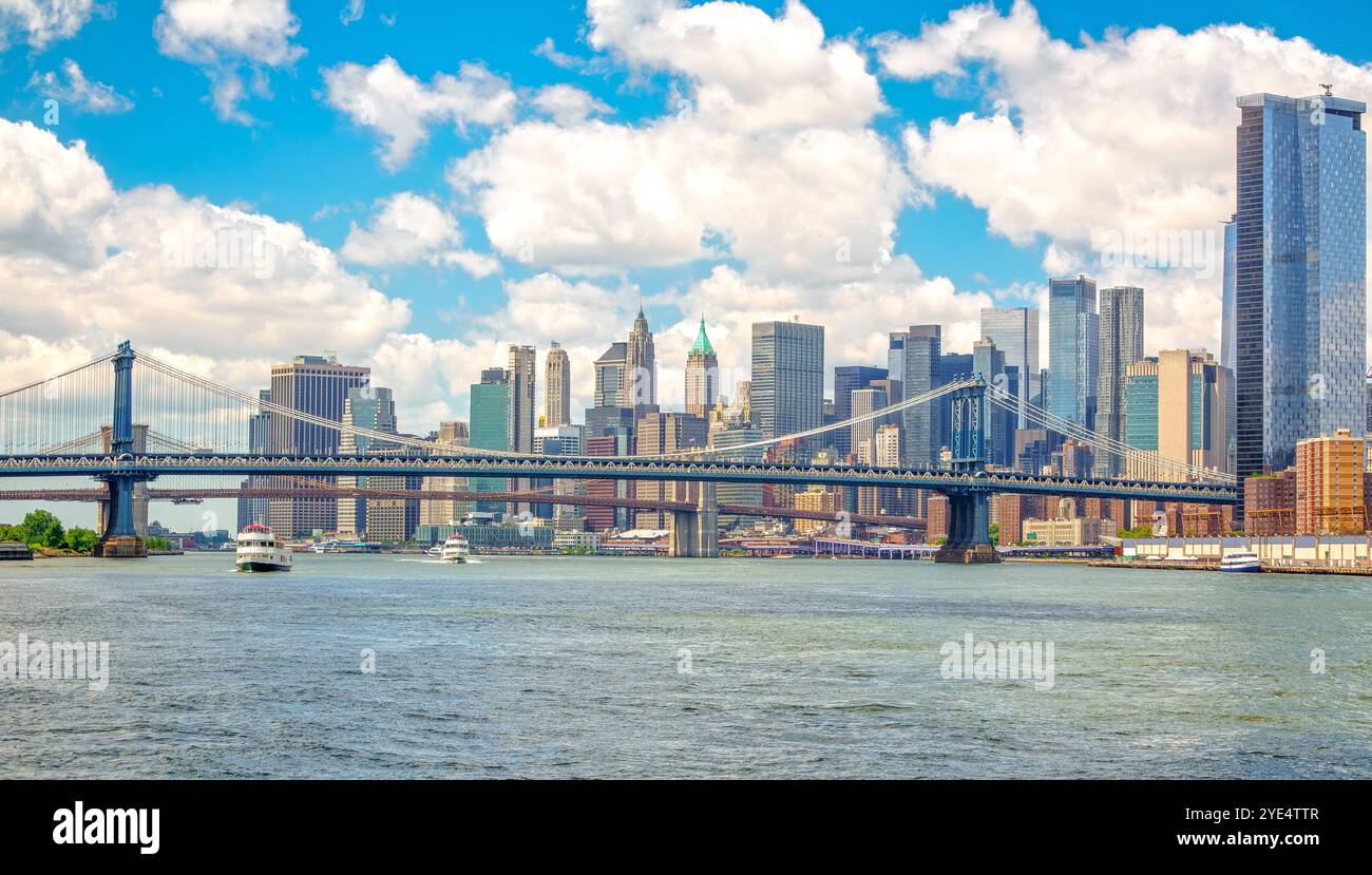Across east river bridge hi-res stock photography and images - Alamy