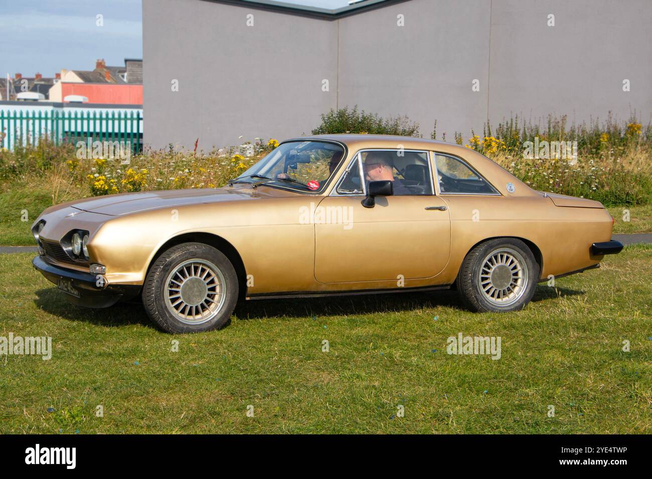 vintage gold Reliant Scimitar GT 2.6 SE4 1966 at classic car show ...