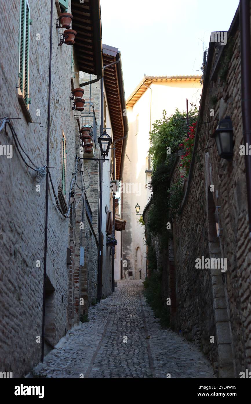 View along a narrow back street in an old town Stock Photo - Alamy