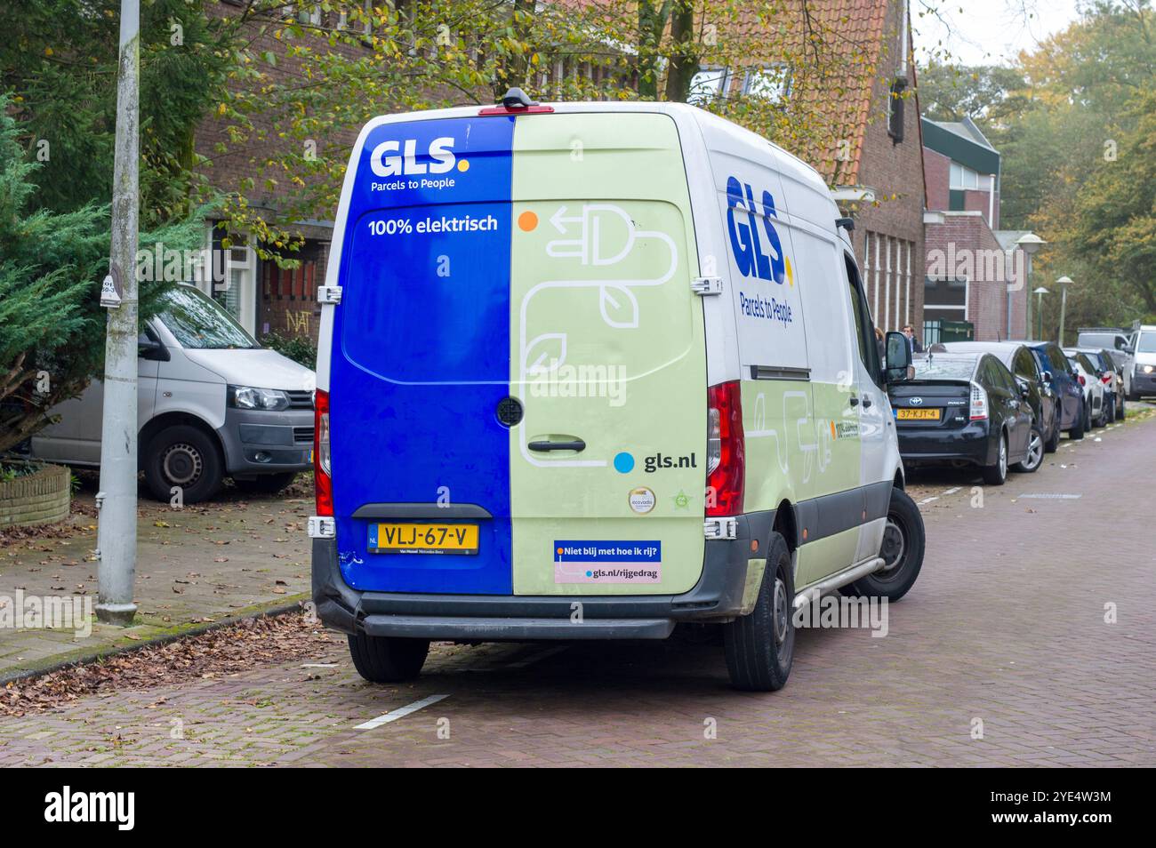 Gls parcel delivery van hi-res stock photography and images - Alamy
