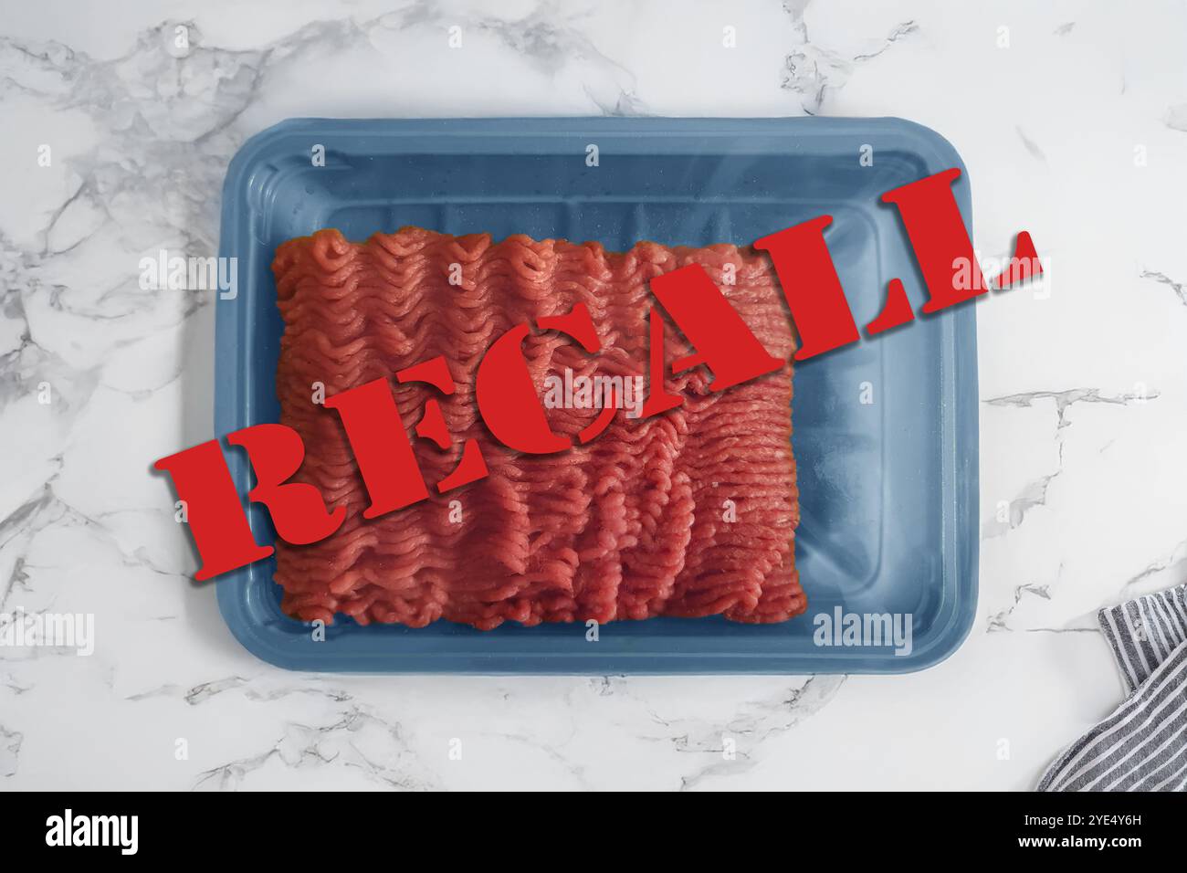 Red recall warning message over tray of raw ground beef, flat lay Stock ...
