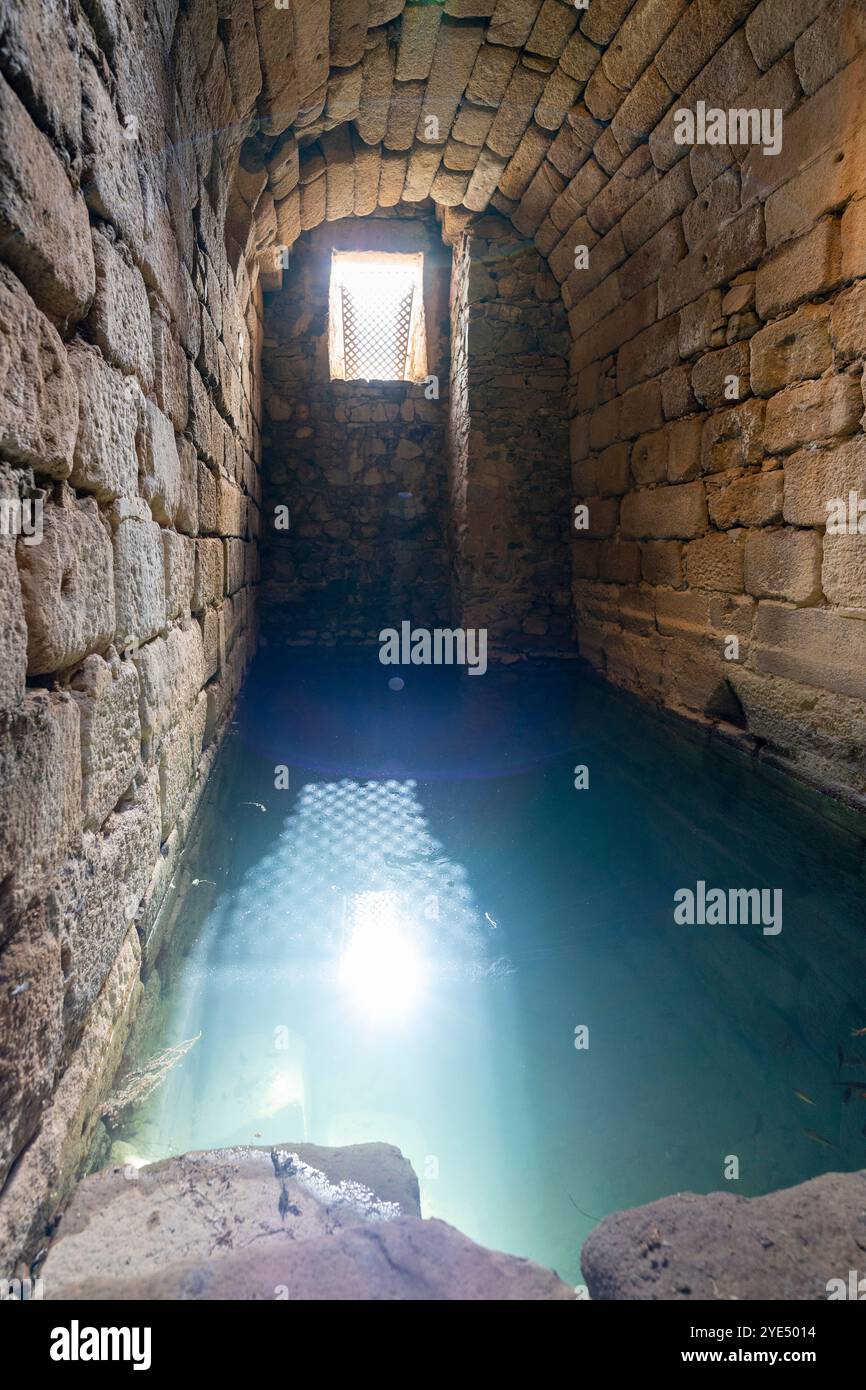 Travel destinations vertical hi-res stock photography and images - Alamy