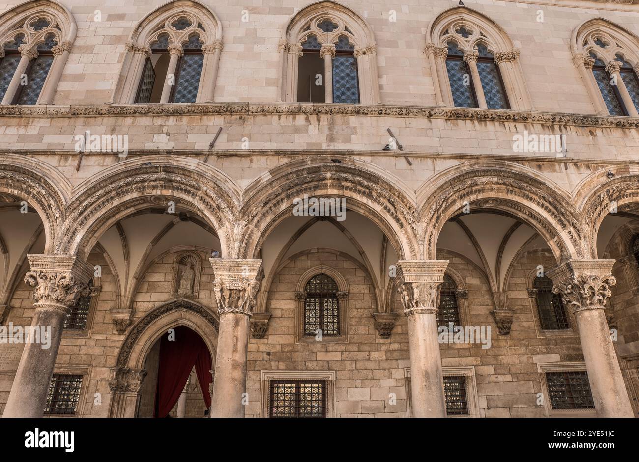 Medieval arches on Dubrovnik Rector’s Palace Stock Photo - Alamy