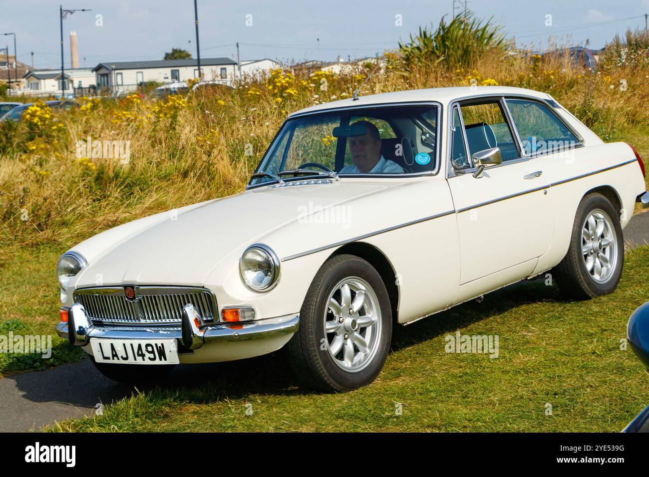 vintage white MGB GT at classic car show newbiggin on sea ...