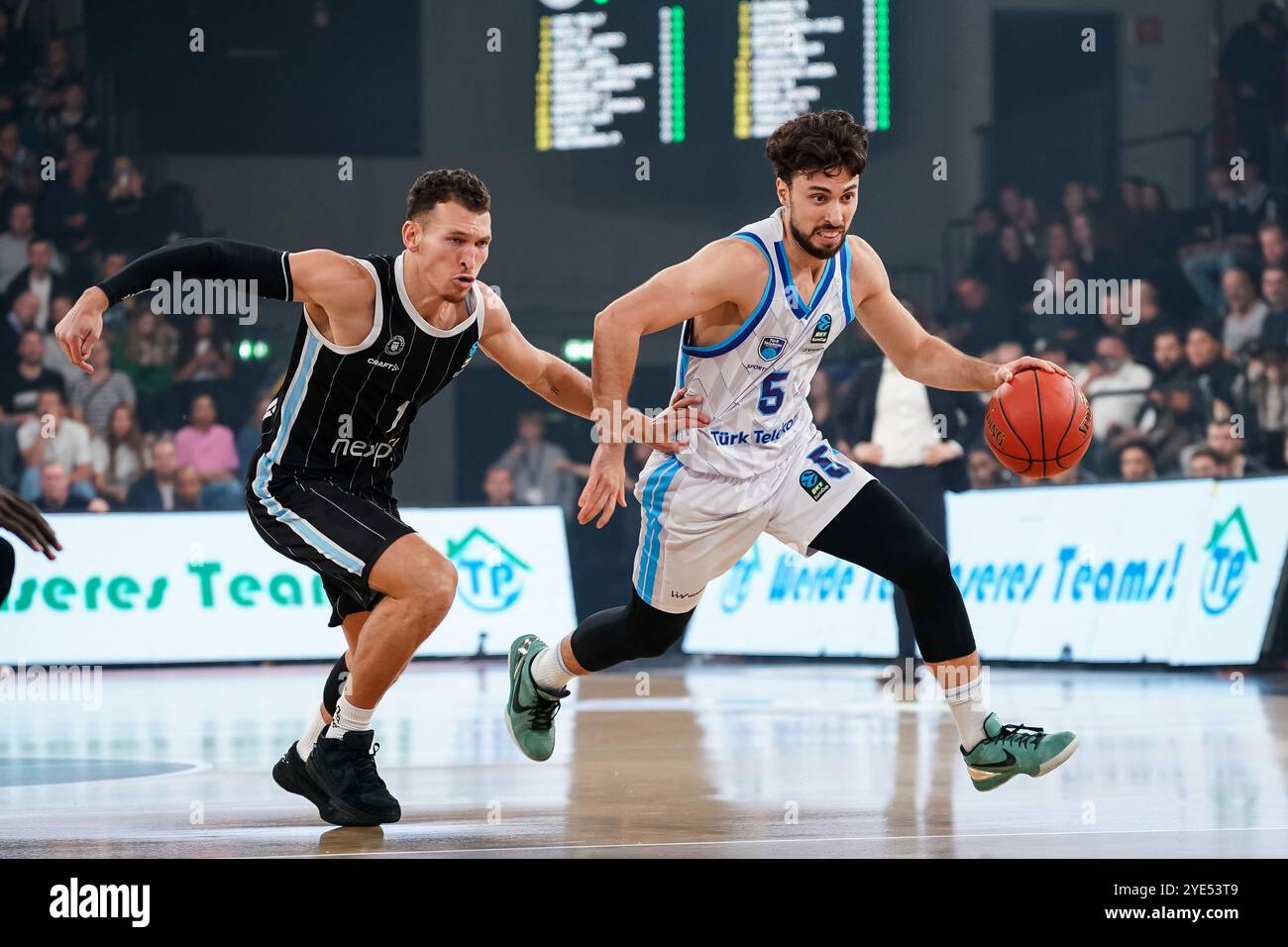 Ismet Akpinar (Turk Telekom Ankara, #05) im Dribbling gegen Brae Ivey ...