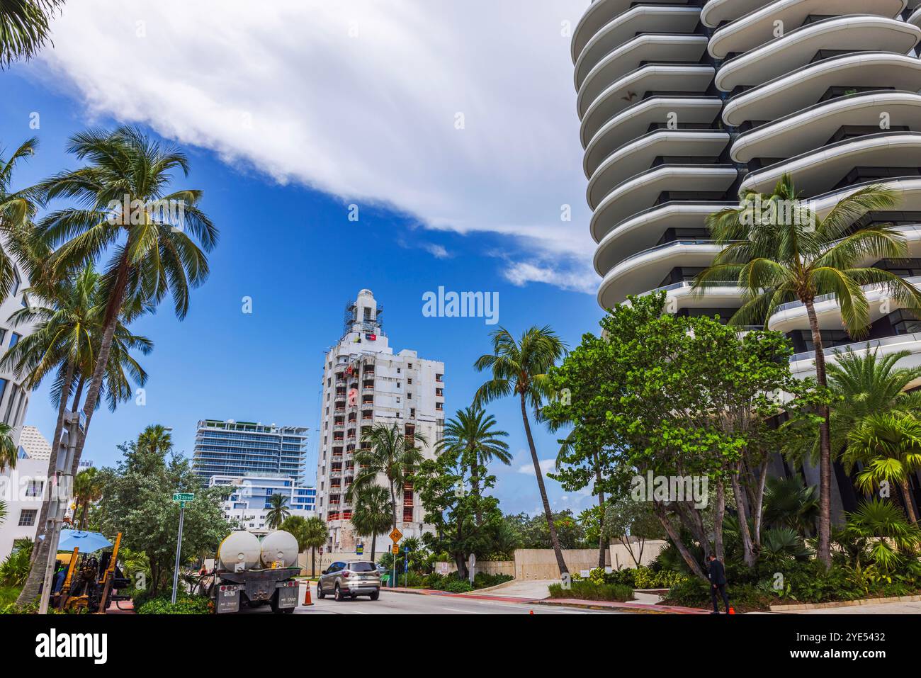 Renovation of high-rise building on Collins Avenue, Miami Beach ...