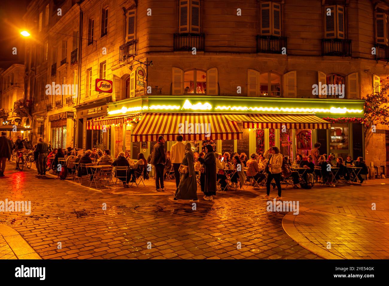 Bordeaux, October 23rd 2024: City nightlife Stock Photo - Alamy