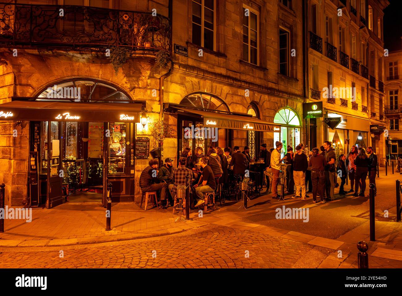 Bordeaux, October 23rd 2024: City nightlife Stock Photo - Alamy