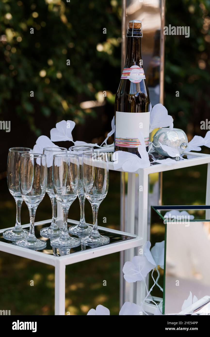 Decorative trays hi-res stock photography and images - Alamy