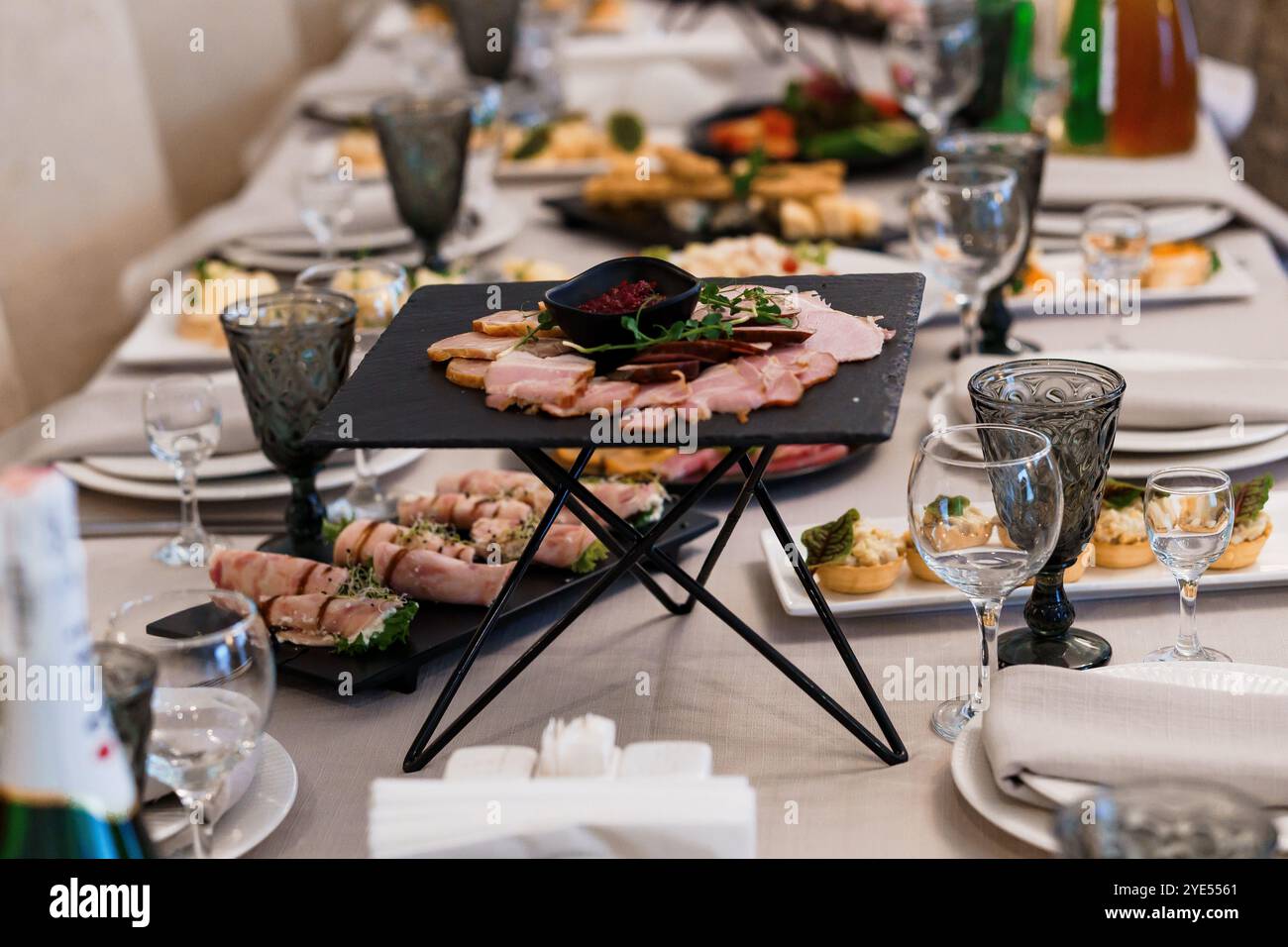 Lavish style presentation hi-res stock photography and images - Alamy