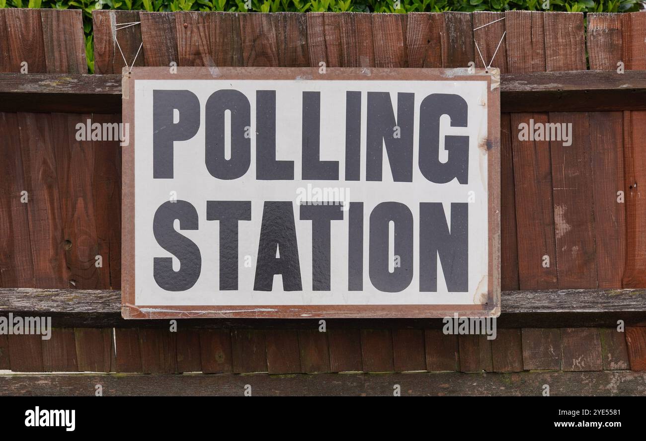 Polling station signage hi-res stock photography and images - Alamy