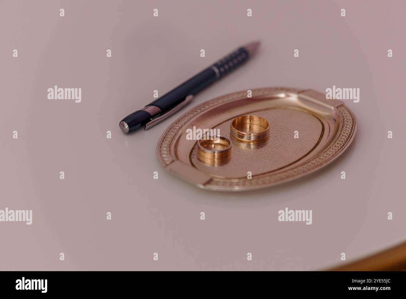 On silver tray wedding rings hi-res stock photography and images - Alamy