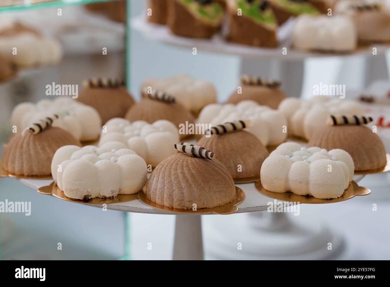 Round dessert featuring hi-res stock photography and images - Alamy