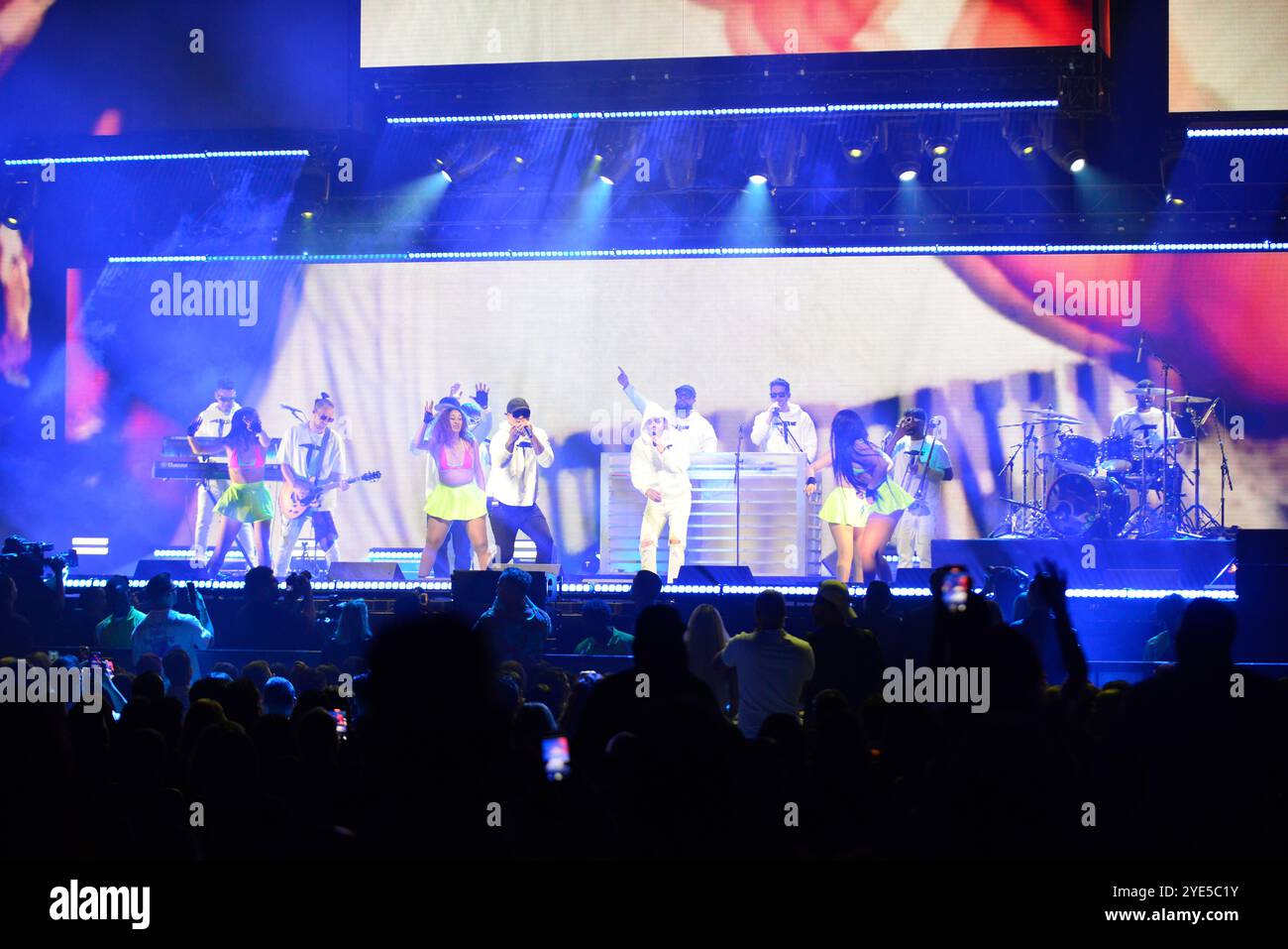 Miami, USA. 26th Oct, 2024. MIAMI, FLORIDA - OCTOBER 26: Cuban singer ...