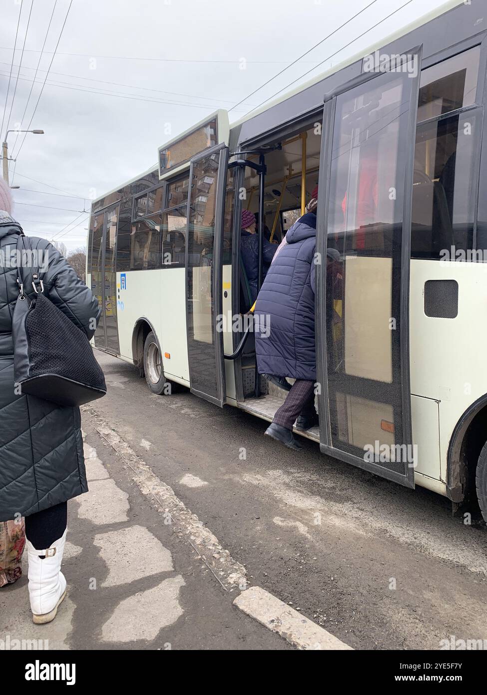 Children evacuation ukraine hi-res stock photography and images - Alamy