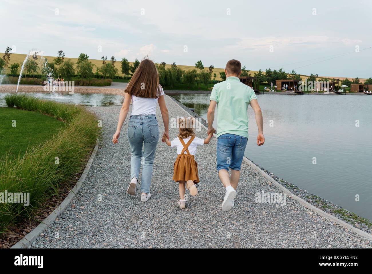 Scenic park pathways children hi-res stock photography and images - Alamy