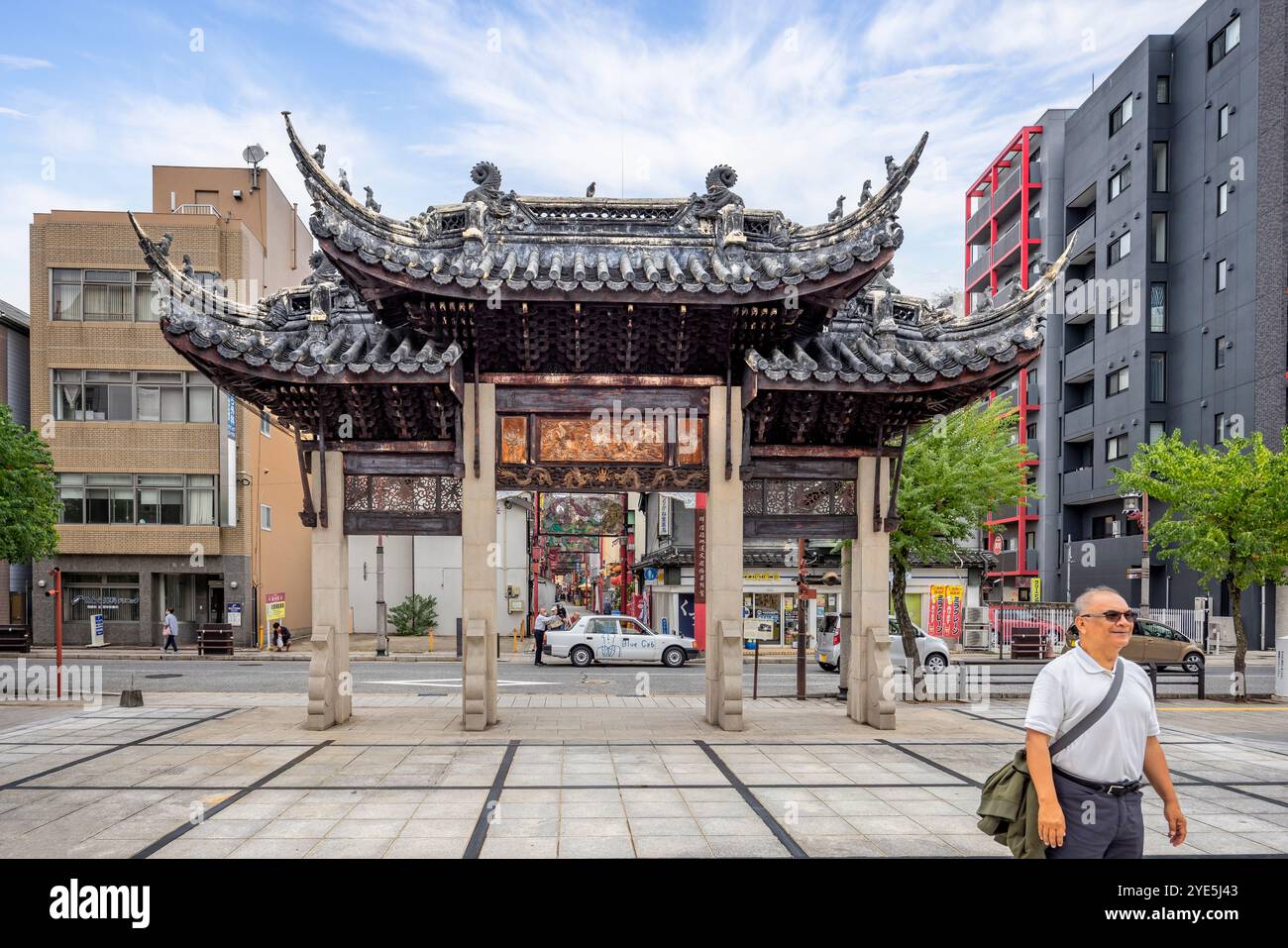 Japanese gate and Chinese style South Gate into Nagasaki Chinatown in ...