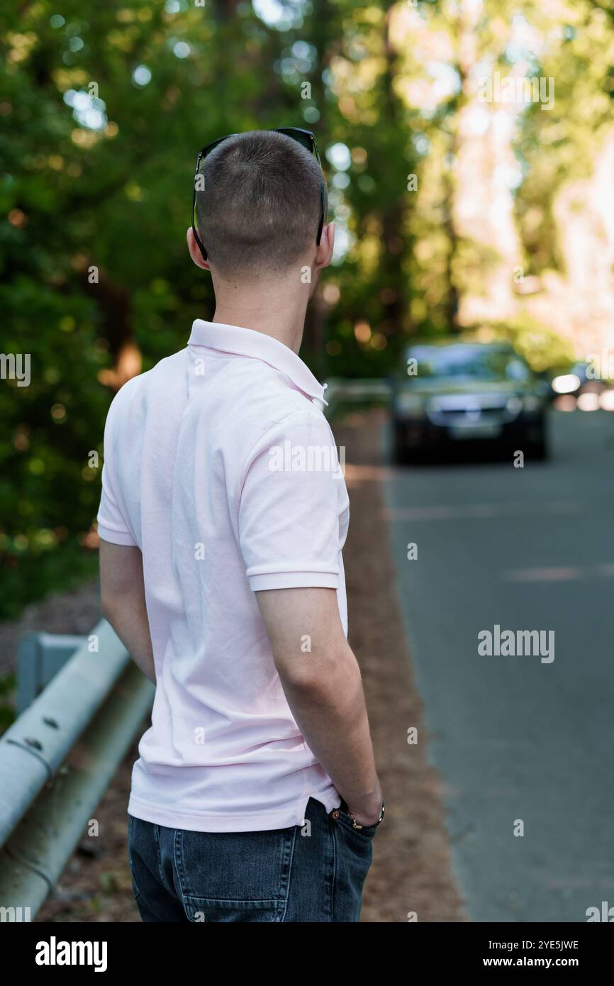 Man approaching car hi-res stock photography and images - Alamy